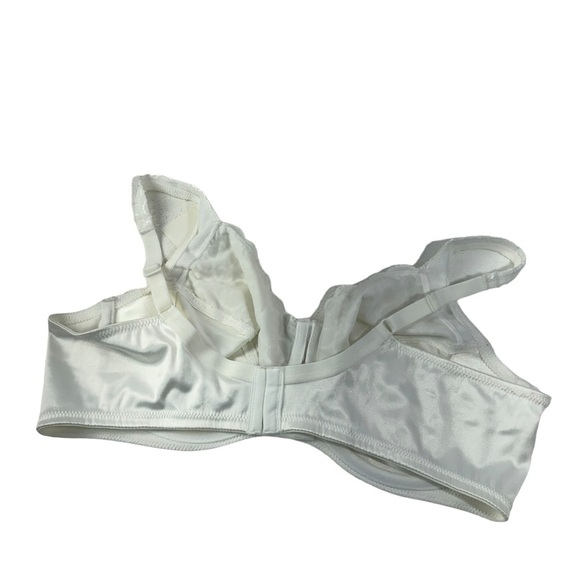 Playtex | Intimates & Sleepwear | Playtex Underwire Bra Style 477 Light ...